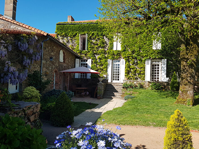Maison 5 pièces à Les Landes-Genusson, à vendre