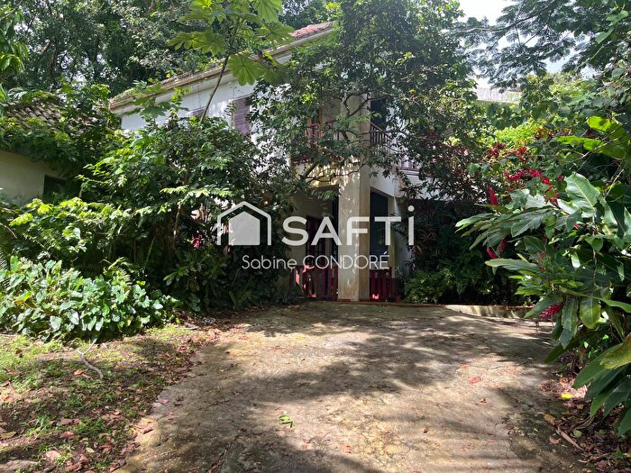 Maison à vendre - Saint-Joseph - 12 pièces - 8 chambres