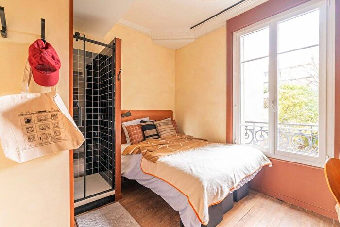 Appartement à louer - Bas Belleville, Paris ème arrondissement - 12 pièces - 12 chambres