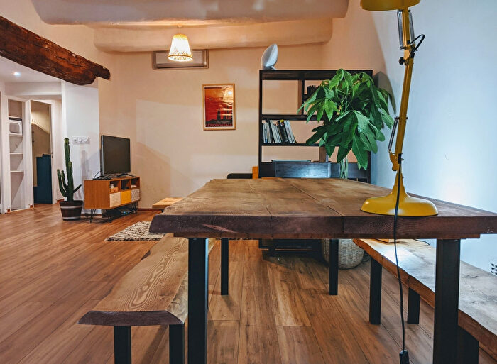 Appartement à louer - Aix-en-Provence, Centre-ville - 3 pièces - 2 chambres