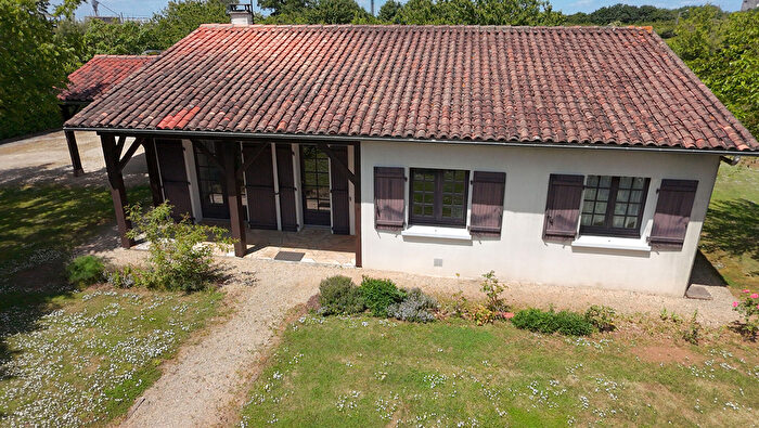 Maison à vendre - Saint-Saviol - 5 pièces - 4 chambres