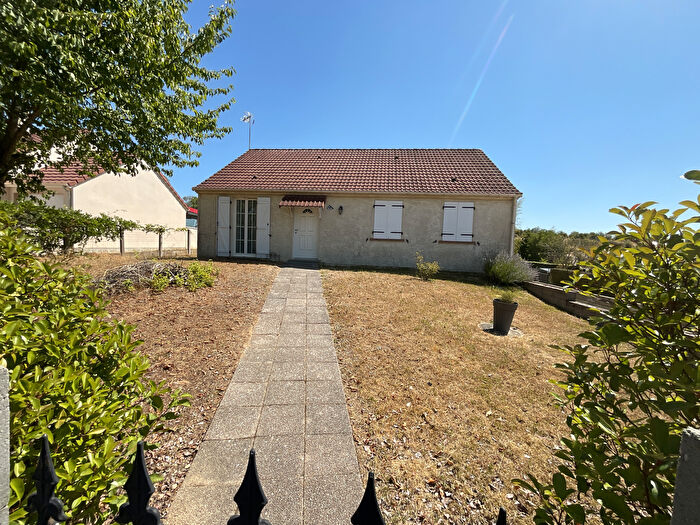 Trouy - Maison 4 pièces à louer