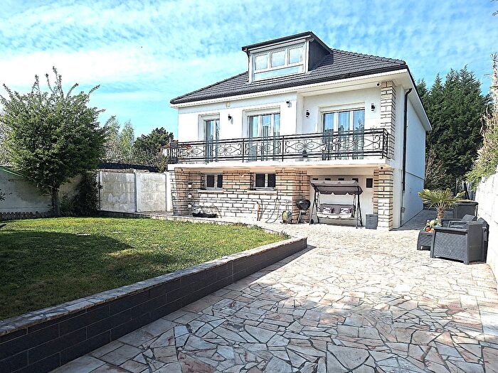 Maison à vendre - Bonneuil-sur-Marne, Haut-Bonneuil - 7 pièces - 5 chambres