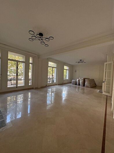 Appartement à louer - Muette Sud, Paris ème arrondissement - 8 pièces - 4 chambres