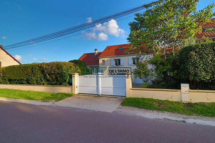 Charbuy : Maison 7 pièces à louer