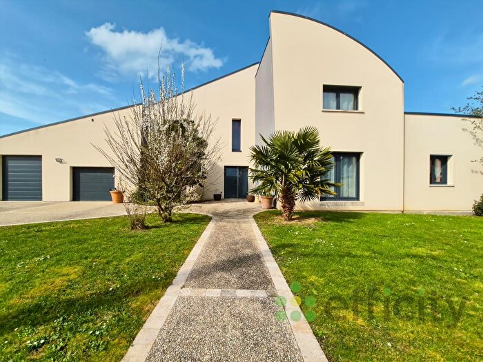 Maison 8 pièces à Crucheray, à vendre