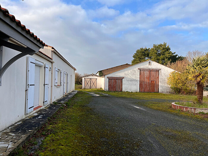 Maison à vendre - Challans, Route de Cholet, Route de la Roche-sur-Yon - 5 pièces - 4 chambres