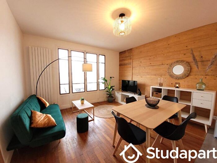 Appartement à louer - Le Grand Trou, Lyon ème arrondissement - 1 pièce - 2 chambres