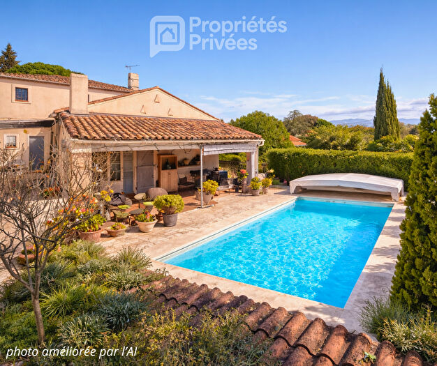 Maison à vendre - Roquebrune-sur-Argens, Village - 4 pièces - 3 chambres