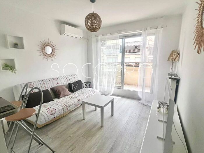 Carras, Nice : Appartement 2 pièces à louer
