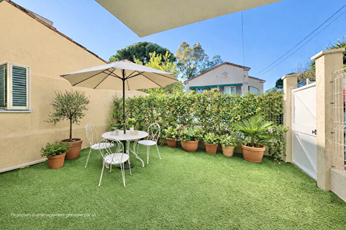 Appartement à vendre - Cannes, Petit Juas - 2 pièces - 1 chambre