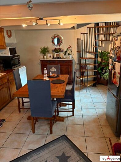 Maison à vendre - Saint-Étienne-Vallée-Française - 12 pièces - 8 chambres