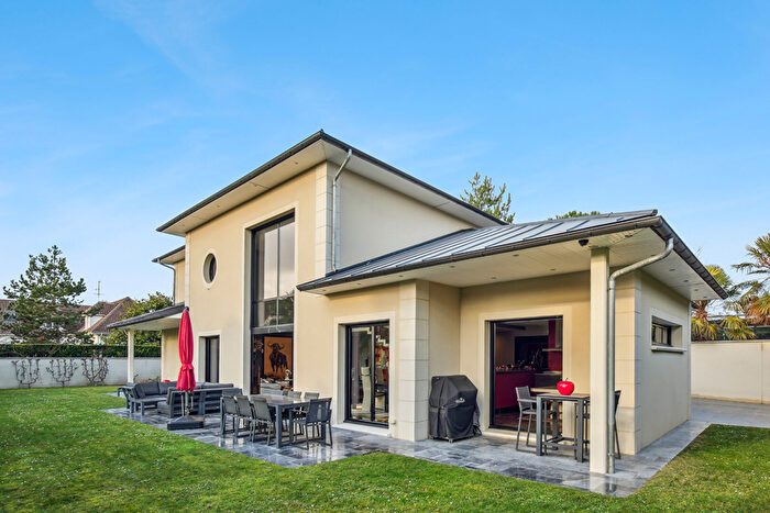 Maison 8 pièces à vendre à Chatou, Sud