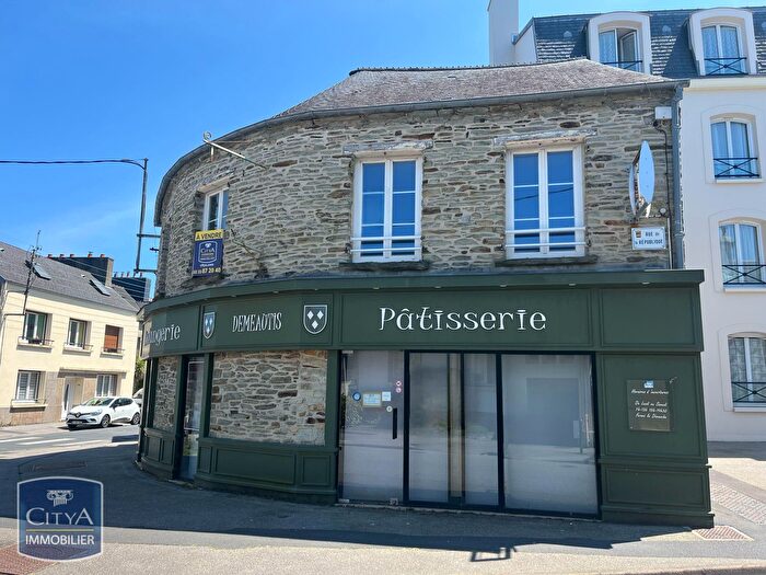 Maison à vendre - Équeurdreville-Hainneville, Centre-ville - 7 pièces - 4 chambres