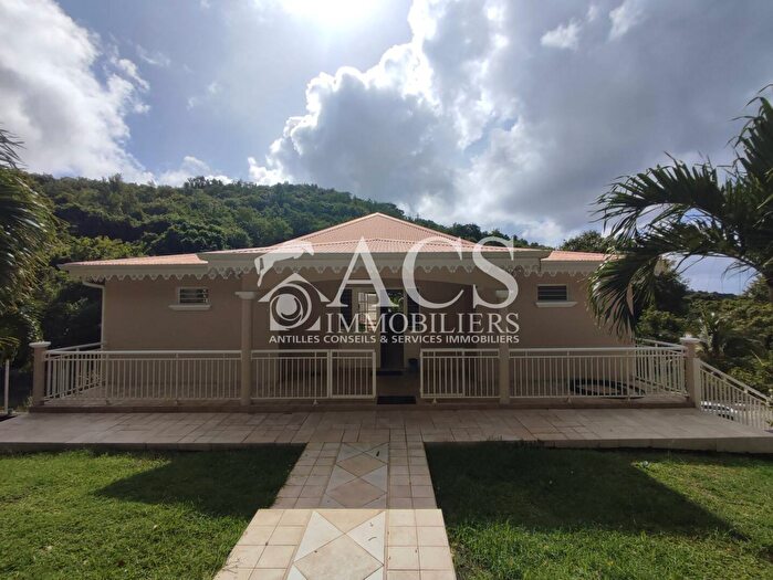 Maison à louer - Case-Pilote - 4 pièces - 3 chambres