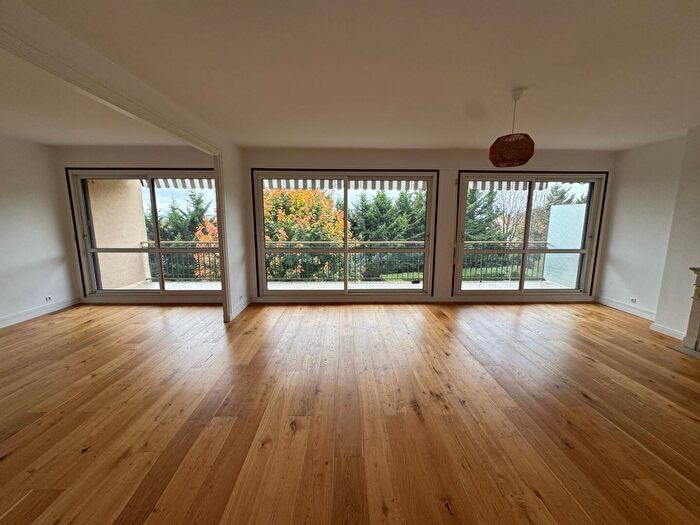 Appartement à louer - Noisy-le-Roi - 5 pièces - 3 chambres