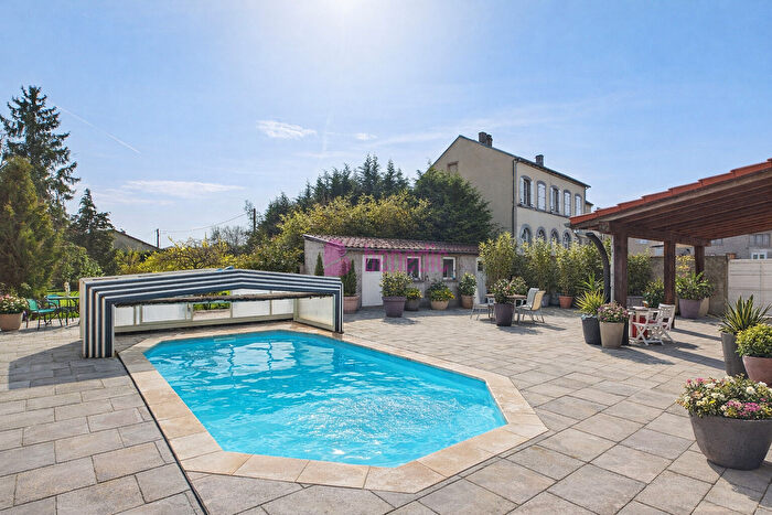 Maison à vendre - Boulay-Moselle - 10 pièces - 5 chambres