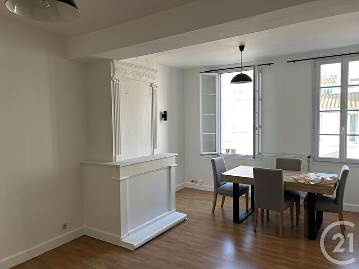 Appartement 3 pièces à Rochefort, Centre-ville, à louer