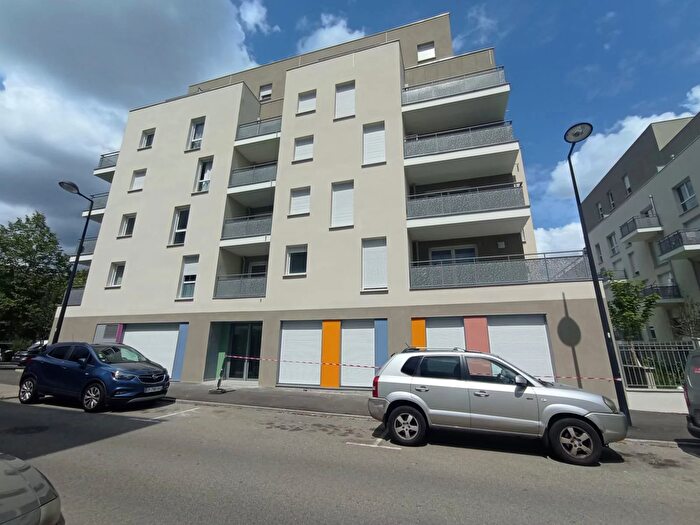 Appartement à vendre - Trappes, Coeur des Merisiers - 3 pièces - 2 chambres