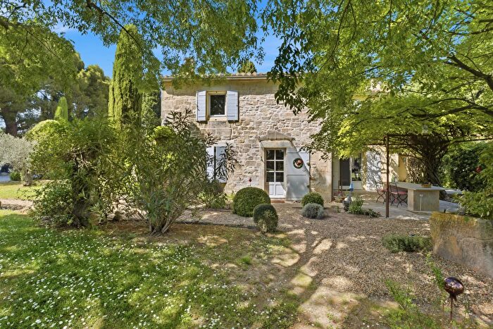 Arles, Pont de Crau, Moulès : Maison 7 pièces à vendre
