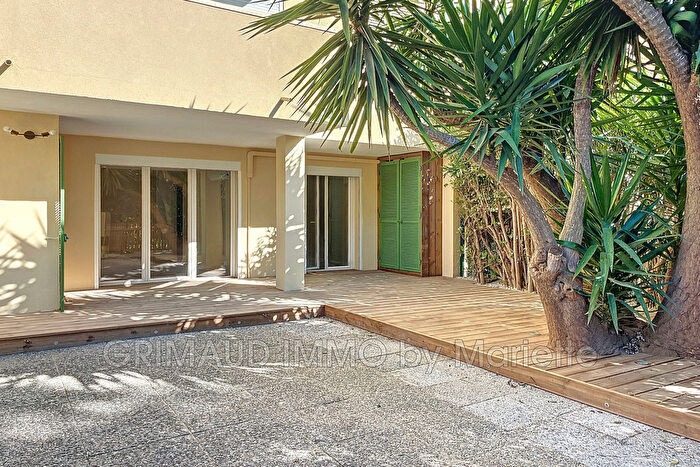 Appartement à vendre - Cavalaire-sur-Mer, Centre-ville - 2 pièces - 1 chambre