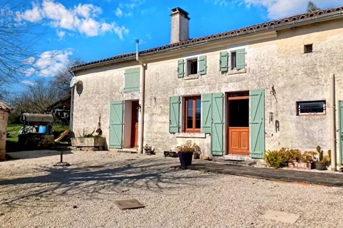 Maison 5 pièces à Chef-Boutonne, à vendre