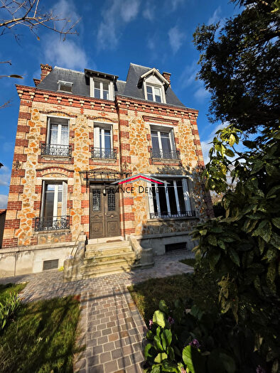 Maison à vendre - Saint-Leu-la-Forêt, Centre-ville - 8 pièces - 6 chambres