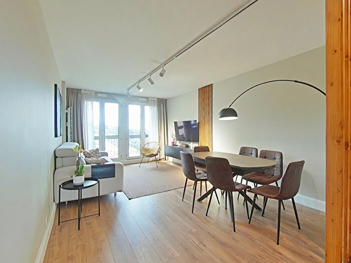 Appartement à vendre - Fontenay-le-Fleury, Chapelle Saint-Jean - 3 pièces - 2 chambres