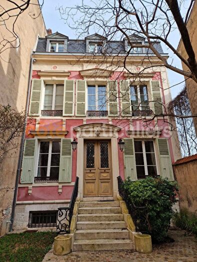 Maison 9 pièces à louer à Centre Ville, Montargis