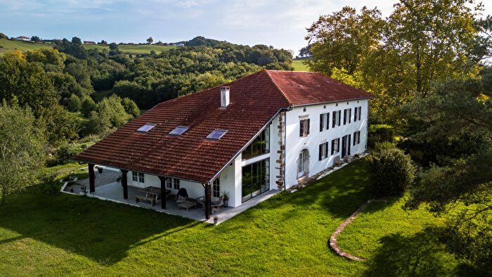 Maison 12 pièces à Bardos, à vendre