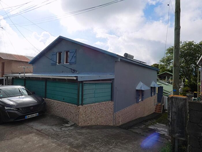 Maison à vendre - Le Tampon - 7 pièces - 5 chambres