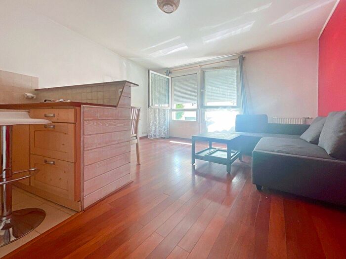 Appartement à louer - Le Fresnay-Vieux Pays, Sartrouville - 2 pièces - 1 chambre