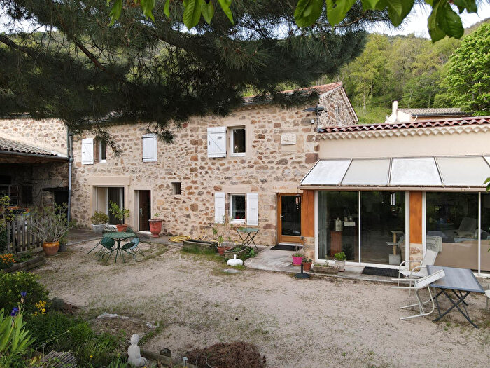 Maison 7 pièces à Saint-Georges-les-Bains, à vendre