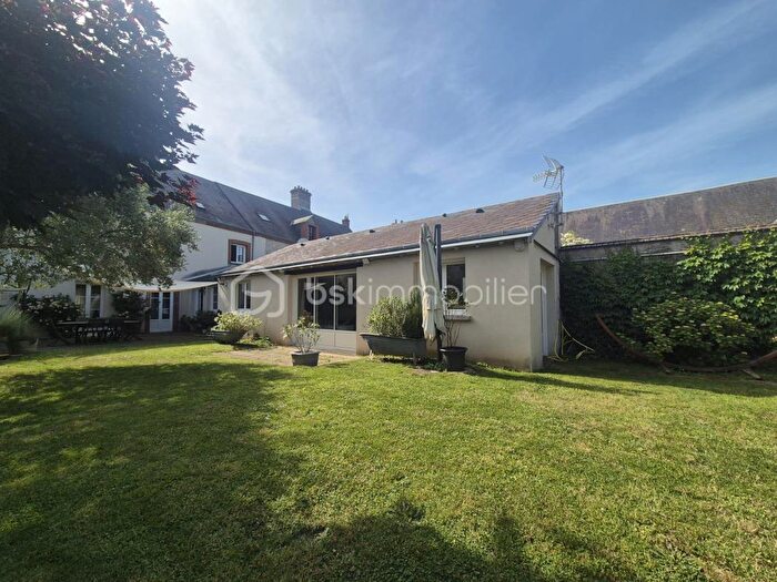 Maison 8 pièces à Artenay, à vendre