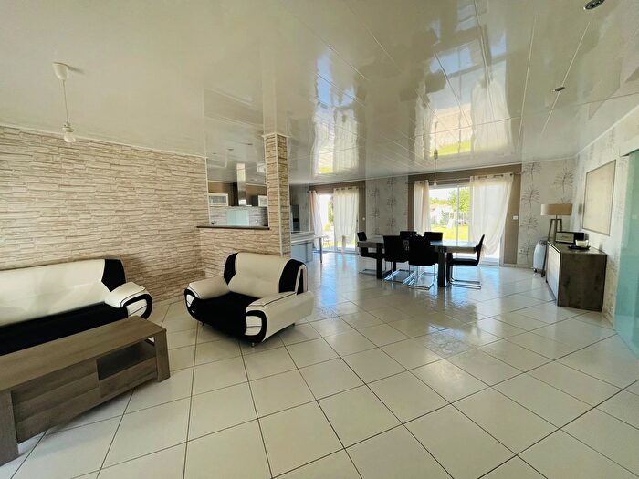 Maison à vendre - Barbezieux-Saint-Hilaire - 5 pièces - 3 chambres