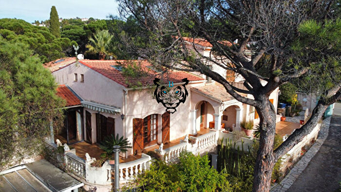 Maison à vendre - Roquebrune-sur-Argens, Val dEsquières, Port - 8 pièces - 5 chambres