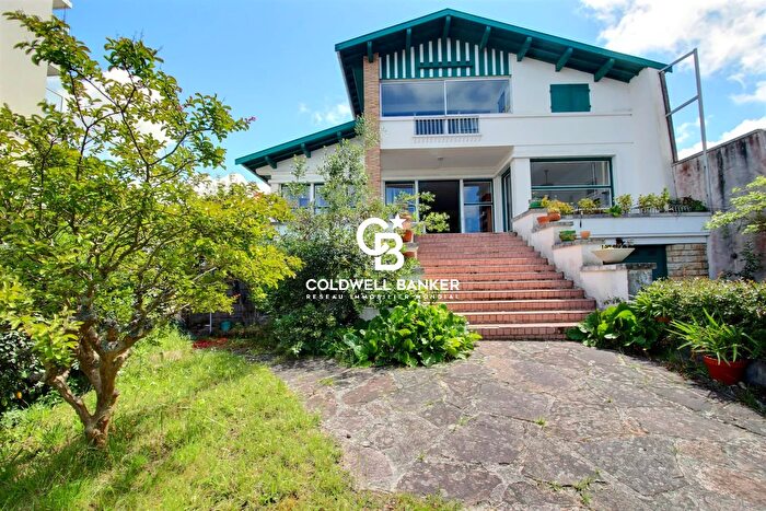 Maison à vendre - Arcachon, Centre-ville, La Chapelle, Gare - 14 pièces - 12 chambres