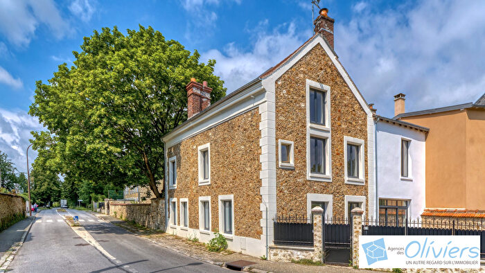 Maison à vendre - Voisins-le-Bretonneux - 9 pièces - 5 chambres