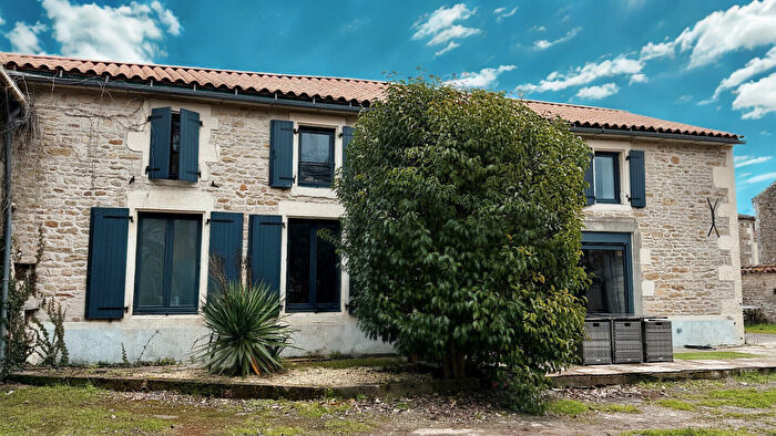 Maison à vendre - Saint-Germain-de-Marencennes - 6 pièces - 4 chambres