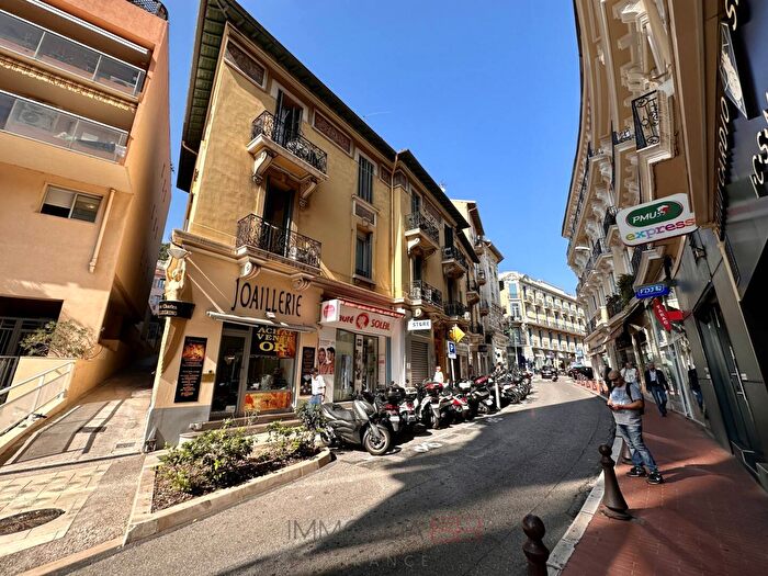 Appartement à louer - Beausoleil - 8 pièces