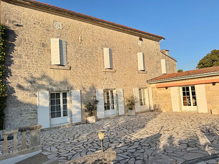 Maison 9 pièces à Mouthiers-sur-Boëme, à vendre