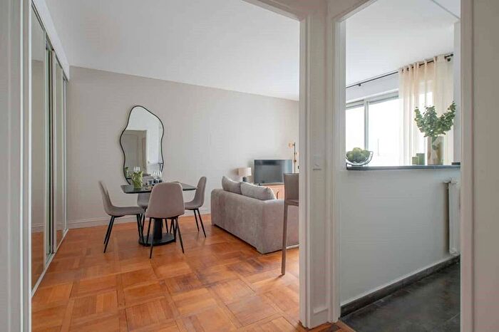 Appartement à louer - Porte Dauphine, Paris ème arrondissement - 3 pièces - 1 chambre