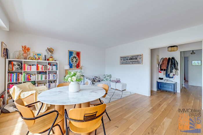 Appartement 3 pièces à vendre à Paris 15ème, Violet, Commerce
