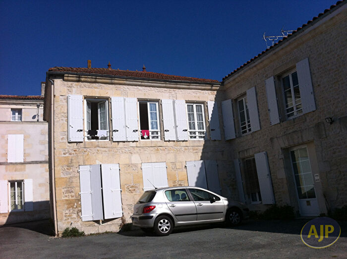 Appartement à louer - Saint-Jean-dAngély - 2 pièces - 1 chambre