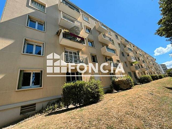 Appartement à louer - Centre Ville, Guilherand-Granges - 3 pièces - 2 chambres