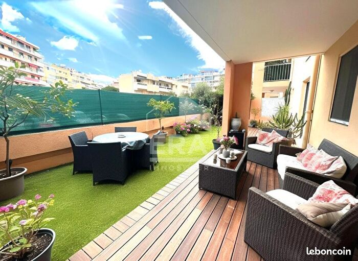 Appartement à vendre - Cagnes-sur-Mer, La Gare, Les Plans, Hippodrome - 3 pièces - 2 chambres