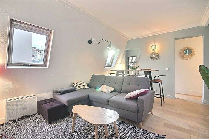 Appartement à louer - Mairie, Paris ème arrondissement - 2 pièces - 2 chambres