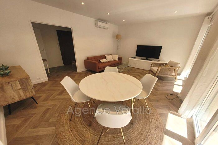 Appartement 3 pièces à Place de Gaulle, Antibes, à louer