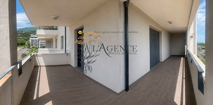 Appartement 3 pièces à louer à Est, Borgo