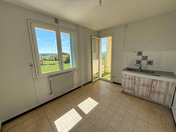 Saint-Just-la-Pendue : Appartement 5 pièces à louer